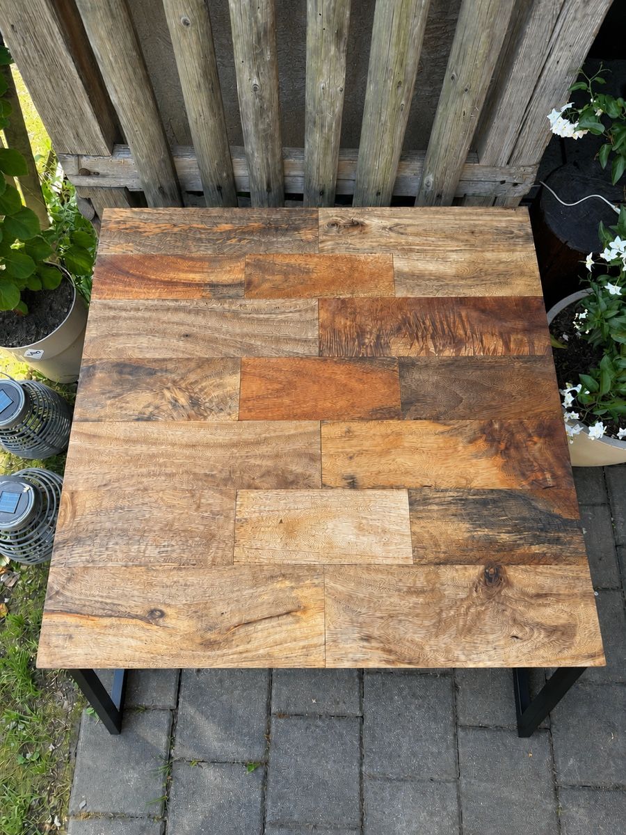 Tisch aus Massivholz (Neu (gemäss Beschreibung)) in Dachsen für CHF 10 ...