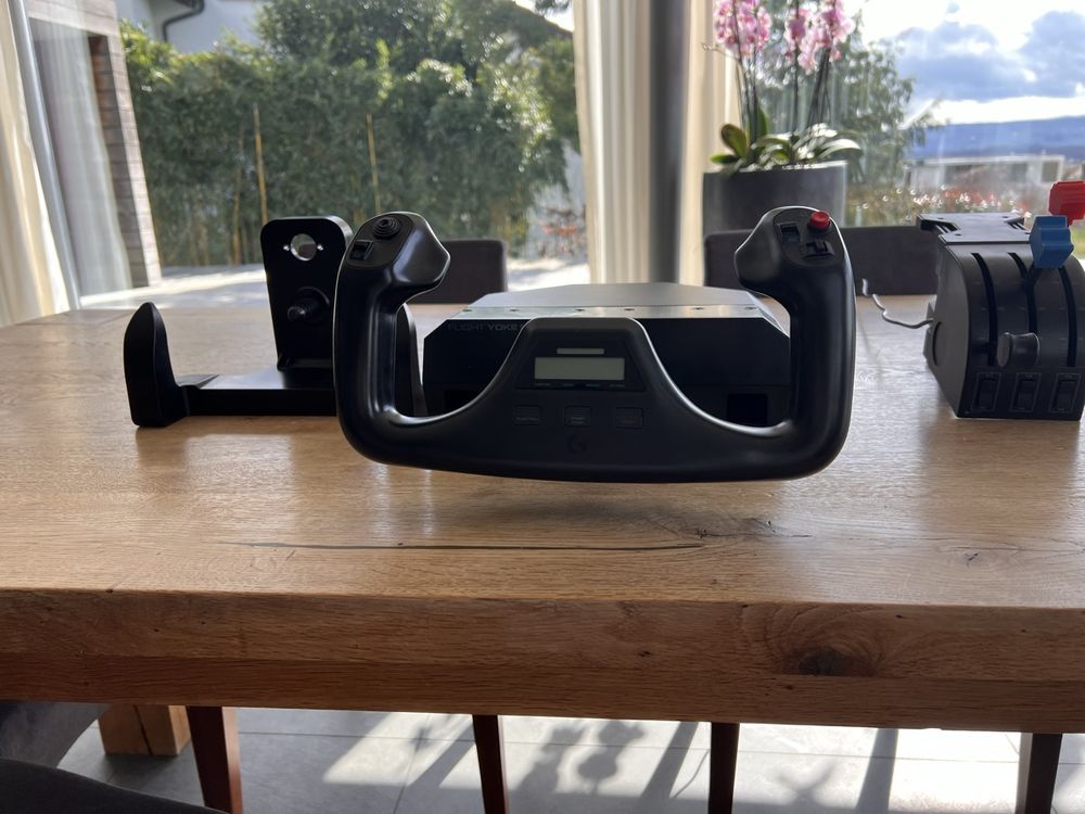 Logitech G Pro Flightsimulator Yoke System with Throttle (Gebraucht) in ...