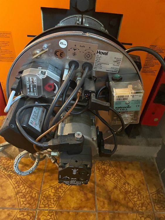 Heizkessel HOVAL Mini 3 25 KW inkl. Oelbrenner Top Zustand (Gebraucht ...