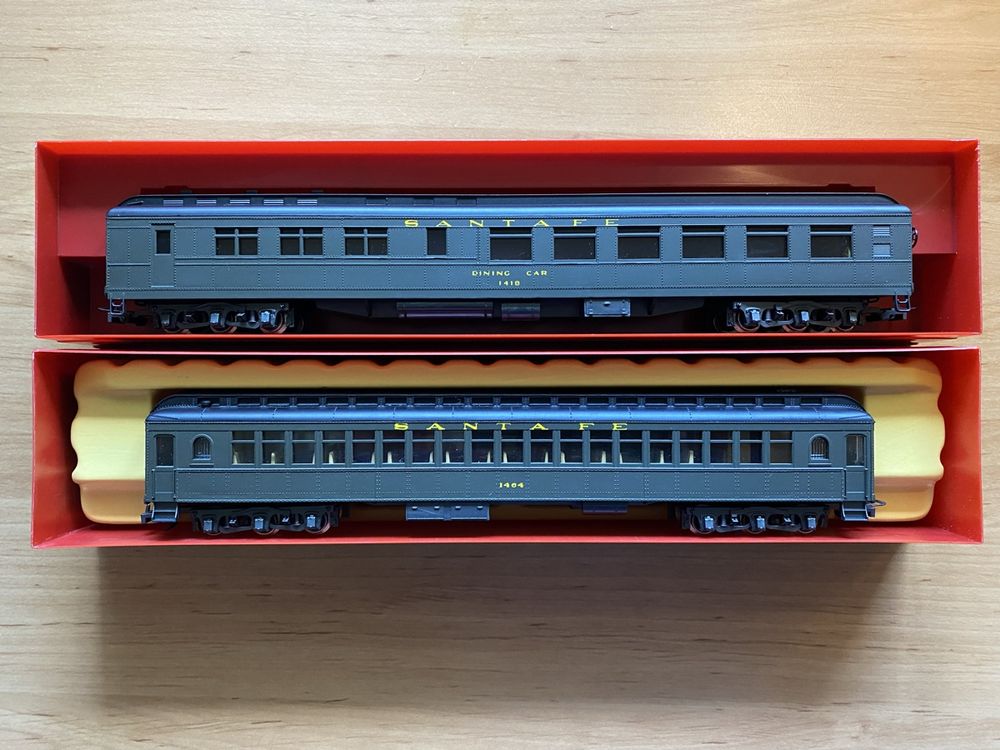 Rivarossi 2732 + 2743 Santa Fe dining und personen wagon (Neu (gemäss Beschreibung)) in ...