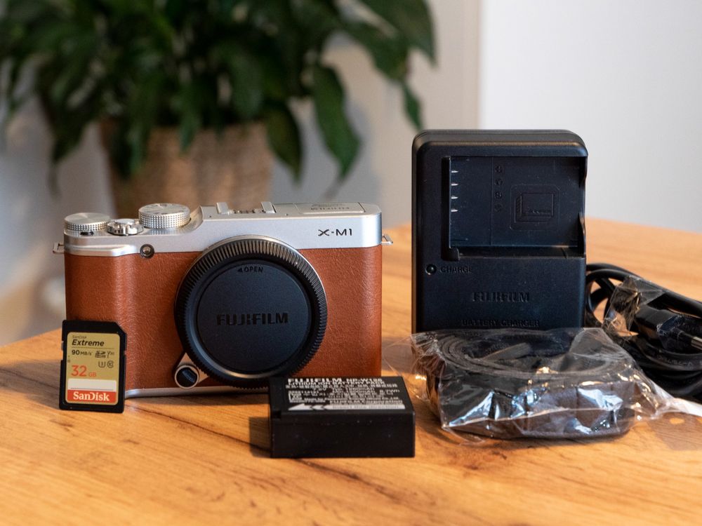 Fujifilm X-M1 body with X-Trans sensor. Like new! | Kaufen auf Ricardo