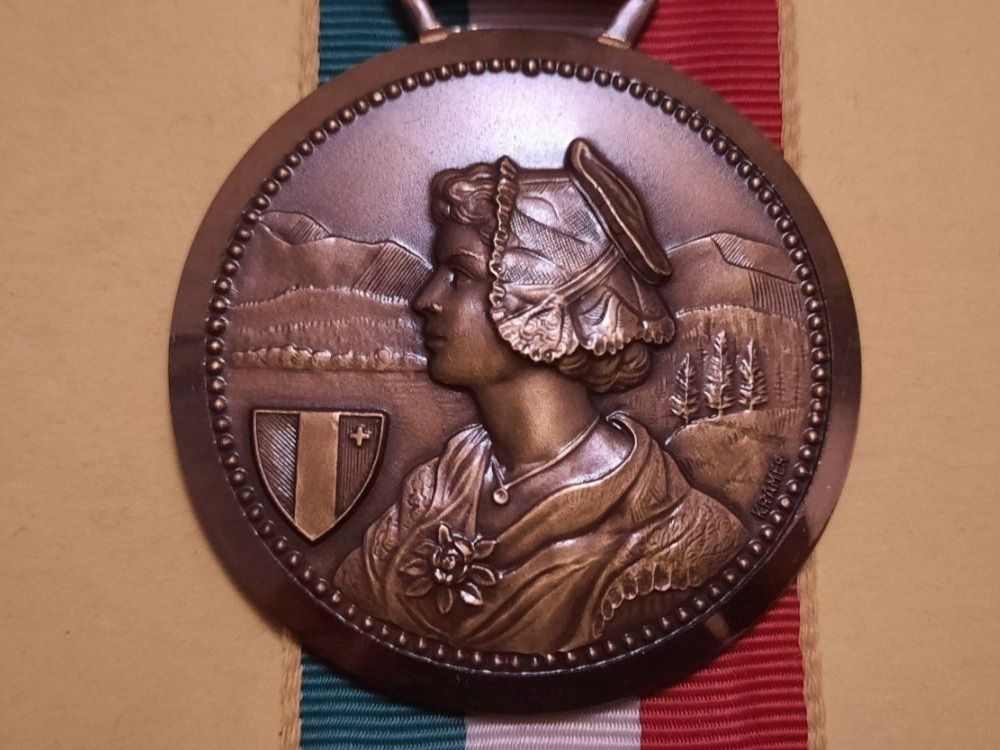 Medaille Schweizer Trachten Neuenburg Paul Kramer (Gebraucht) in Buchs SG für CHF 3 – mit ...