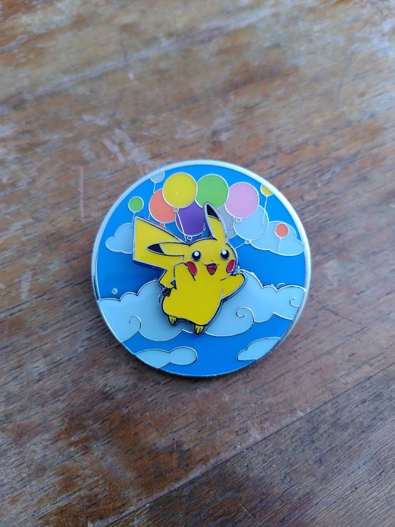 Pokemon Pin Fliegendes & Surfendes Pikachu (Neu (gemäss Beschreibung ...