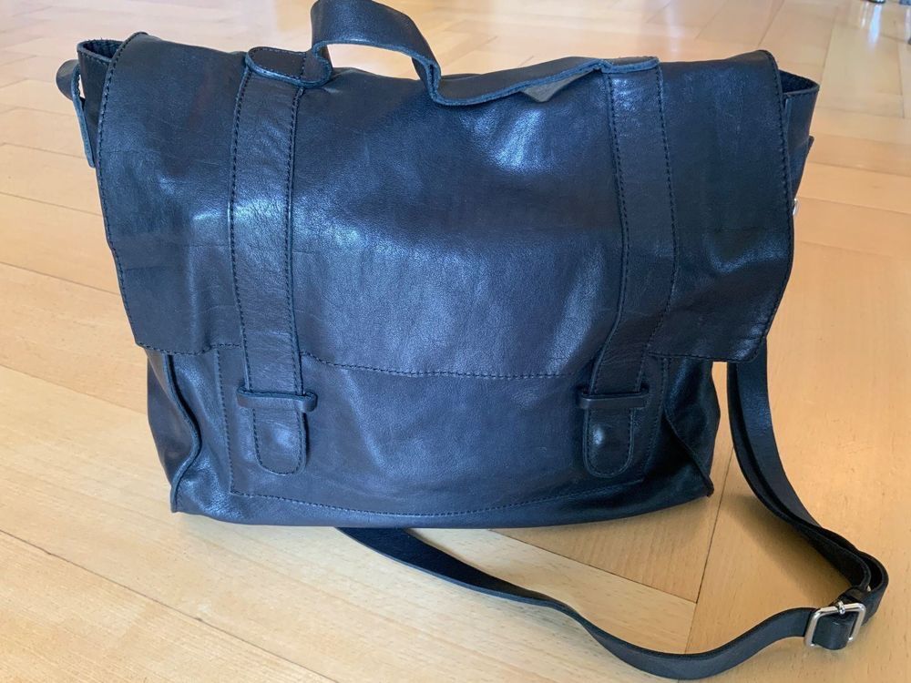 Schöne COS Handtasche in zartem Kalbsleder | Kaufen auf Ricardo