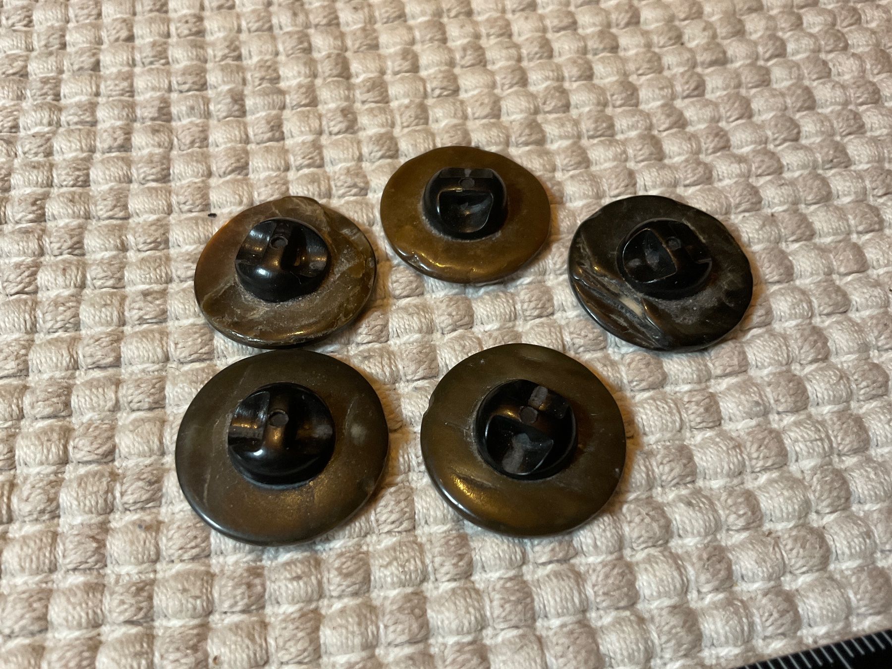 5 Perlmutt Knöpfe (Gebraucht) in Rümlang für CHF 5 – mit Lieferung auf ...