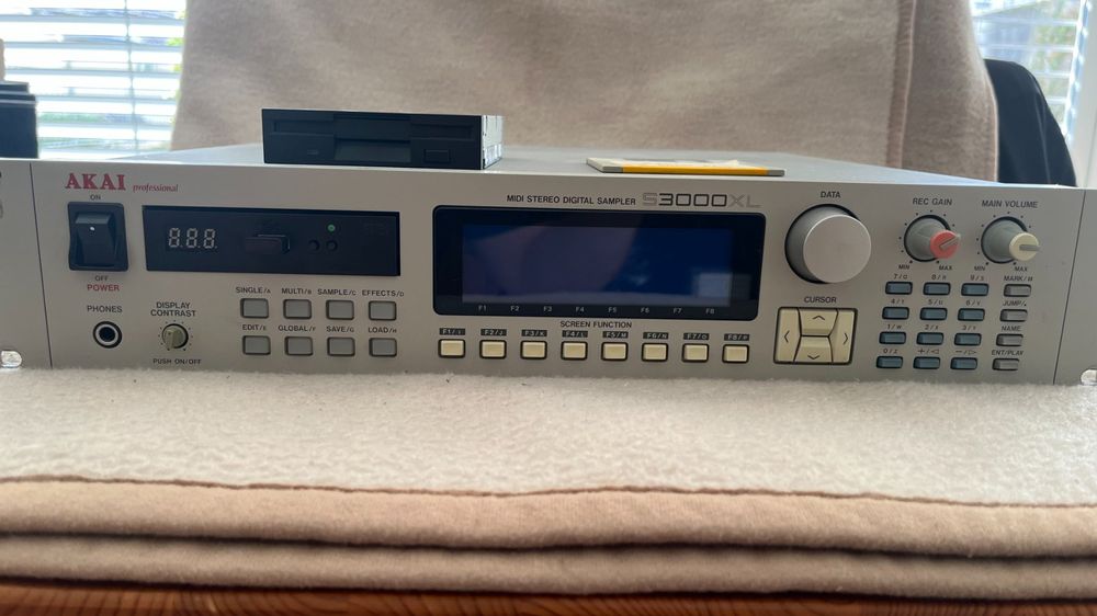 Akai S3000 XL / 32MB und Gotek Floppy (Gebraucht) in Oberwangen b. Bern ...