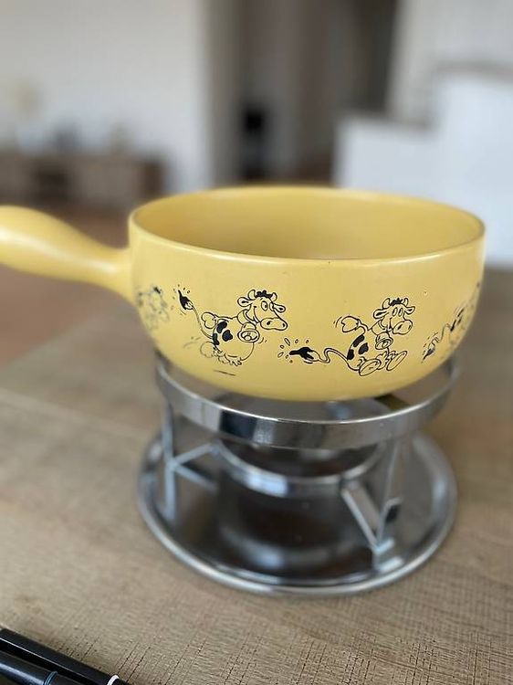 Fonduepfanne mit Kuh-Design (Gebraucht) in Baar für CHF 5 – nur ...
