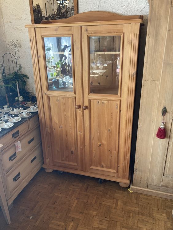 Elegantes Kiefer Schrank Gebraucht Fotos