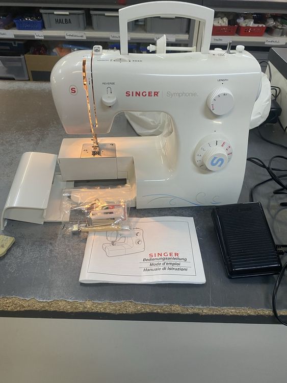 SINGER Symphonie Nähmaschine, sehr guter Zustand (Gebraucht) in Hinwil ...