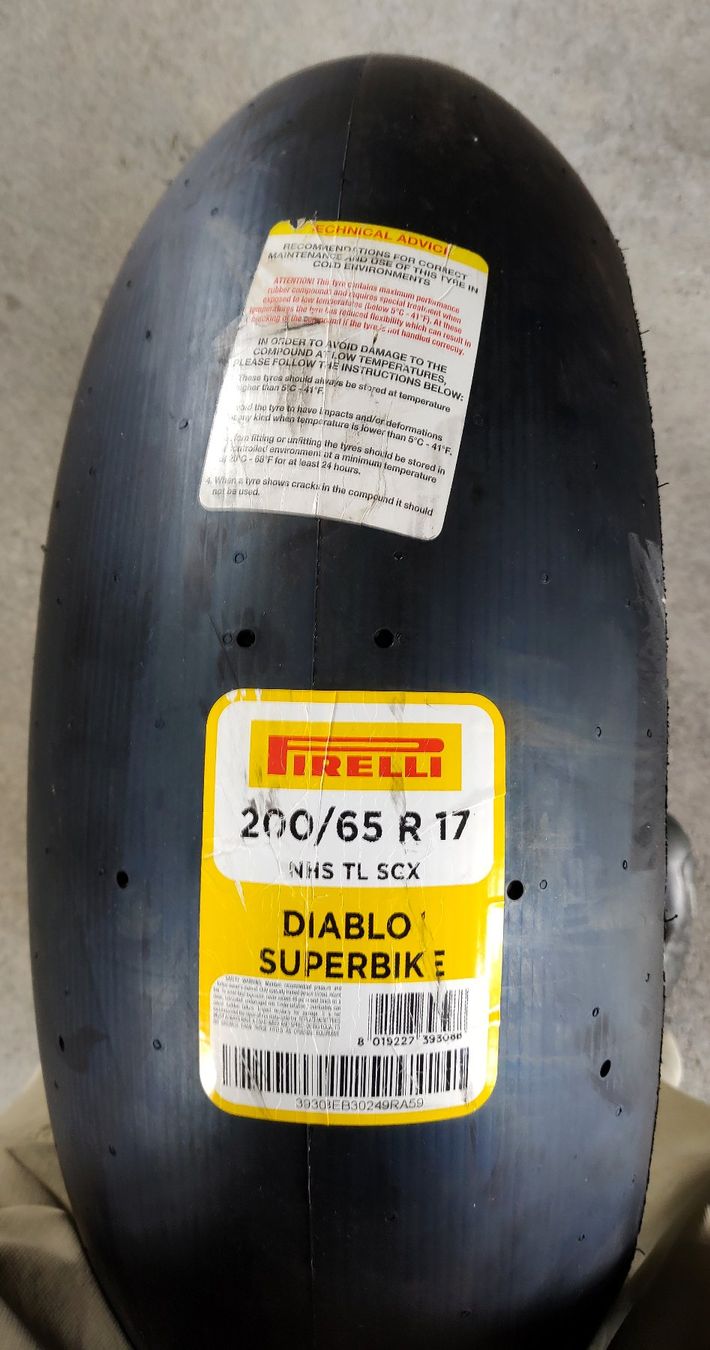 Slick Pirelli Diablo Superbike 200/65 SCX (Gebraucht) in Münsingen für ...
