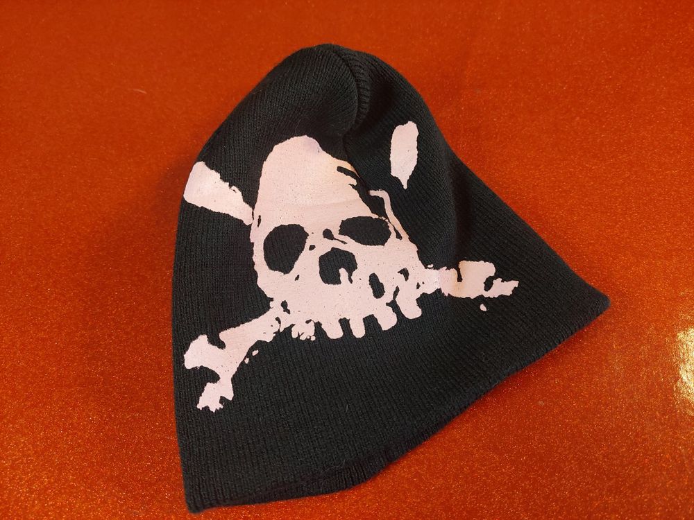 Bonnet noir avec tête de mort rose pâle goth punk | Kaufen auf Ricardo