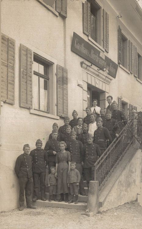 Gasthaus und Bierbrauerei zum Raben. Soldaten auf der Treppe (Gebraucht) in Bronschhofen für CHF ...