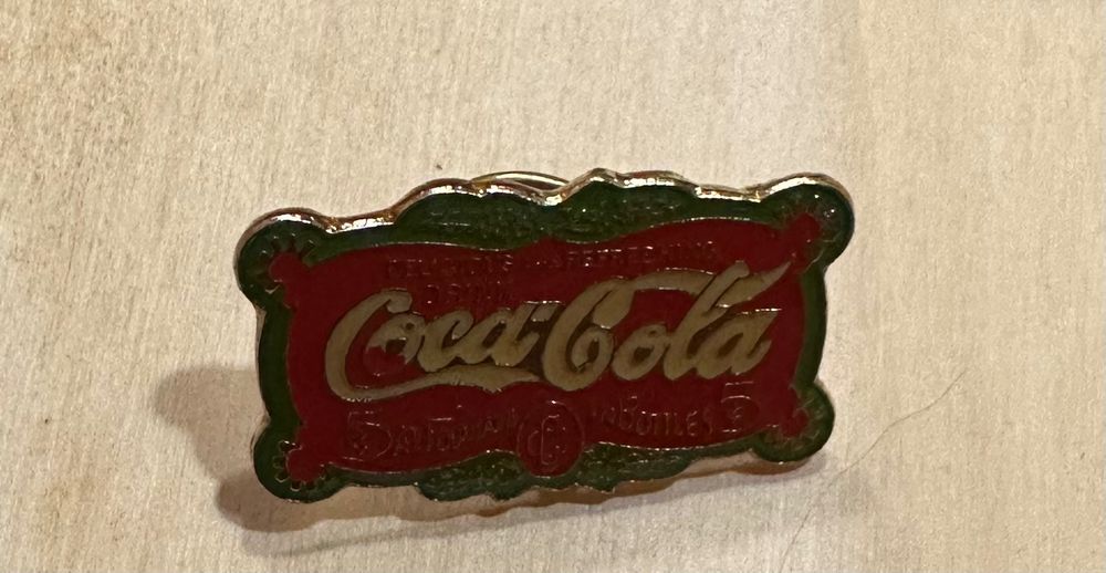 Pin’s « Coca-Cola » (D'occasion) à La Neuveville pour CHF 1 – avec ...