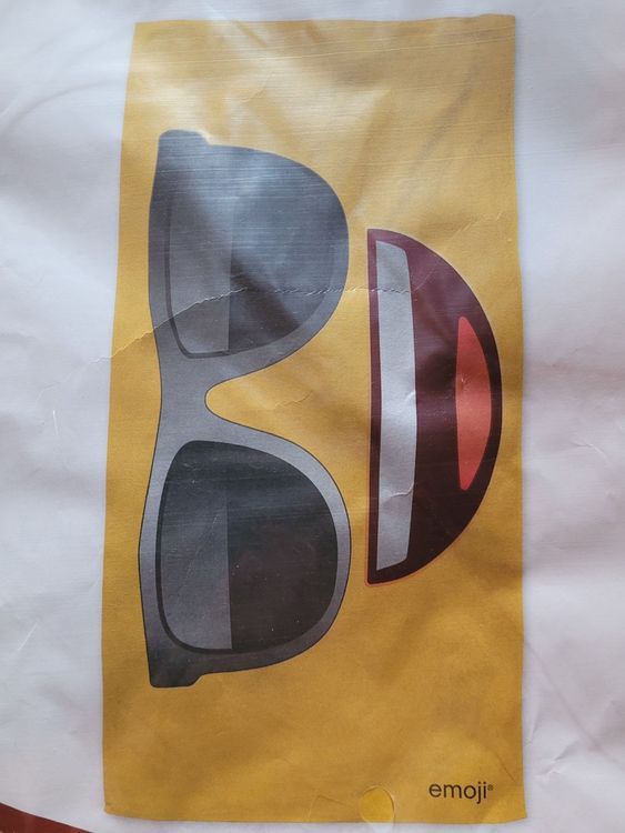 Cooles Emoji Badetuch *** (Neu und originalverpackt) in Bannwil für CHF ...