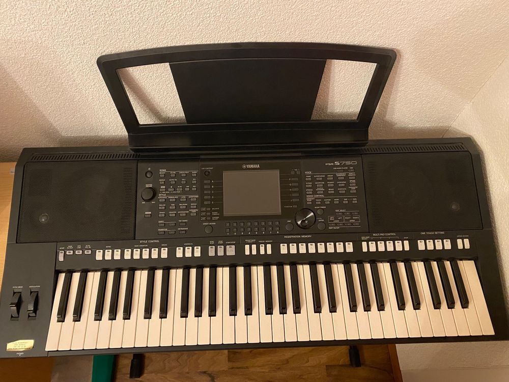 Yamaha PSR-S750 Keyboard (Gebraucht) in Bergdietikon für CHF 500 – nur ...