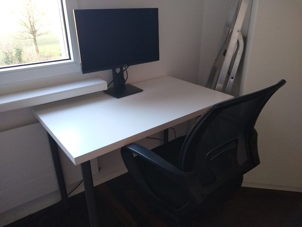 Ikea White minimalist desk Assembled alread | Kaufen auf Ricardo