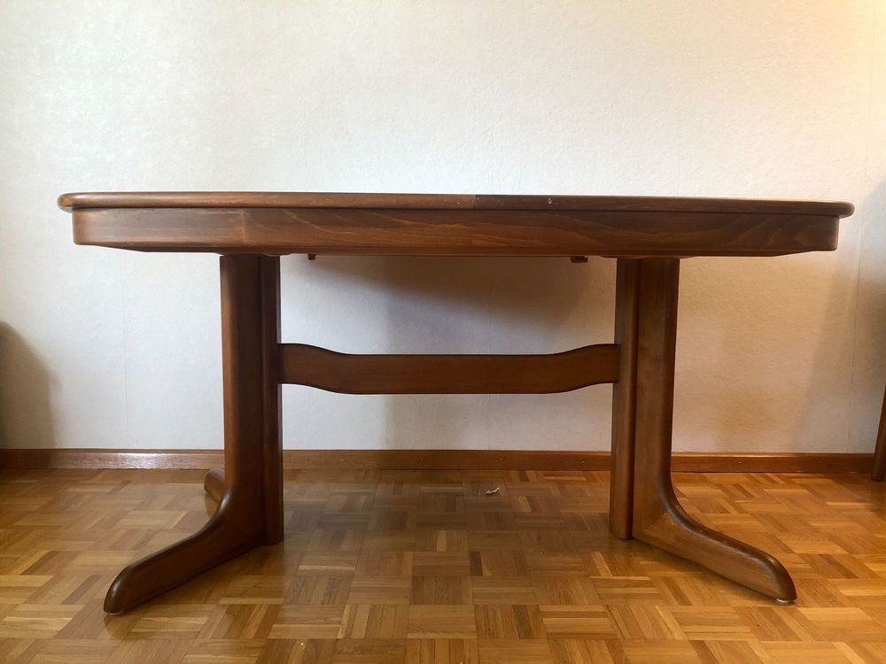 Massiver Holztisch (Gebraucht) in Mönchaltorf für CHF 40 – nur Abholung auf Ricardo kaufen