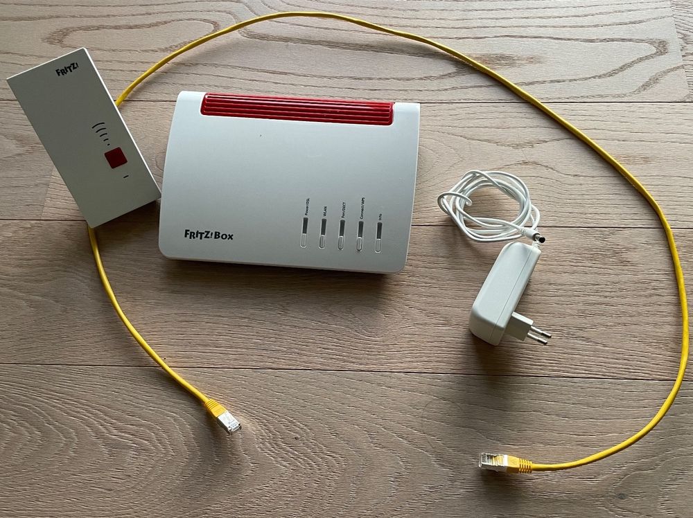 Fritzbox 7590 router + 2400 Fritzbox Repeater (Gebraucht) in Spiez für ...