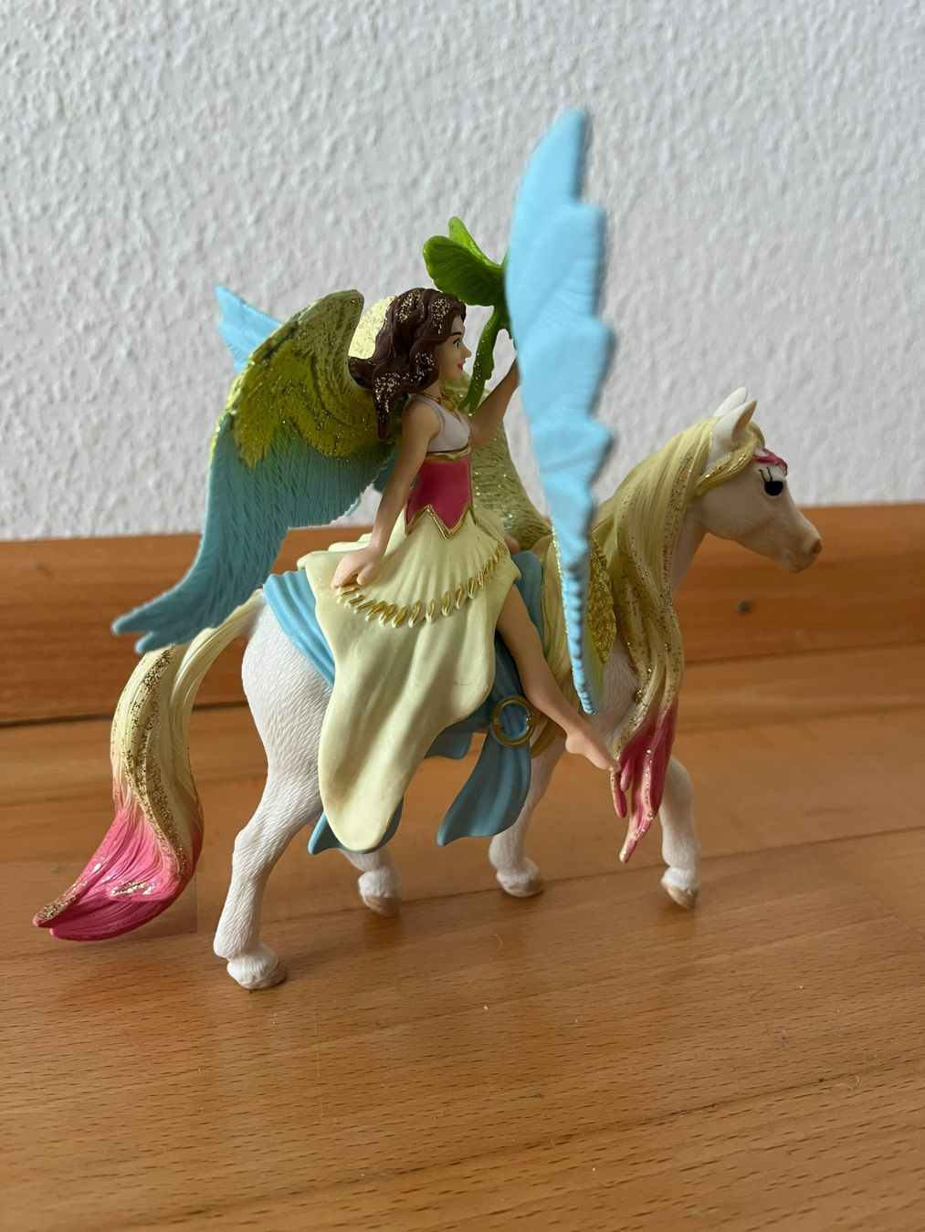 Schleich Bayala - Surah mit Glitzer-Pegasus und Papagei (Gebraucht) in ...