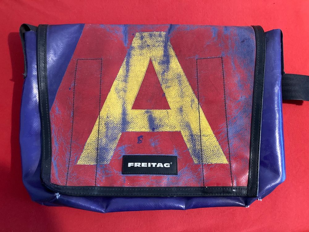 Freitag Dragnet F12 Tasche „A“ Angus Young AC/DC ab CHF 1.00 (Gebraucht) in Jegenstorf für CHF ...