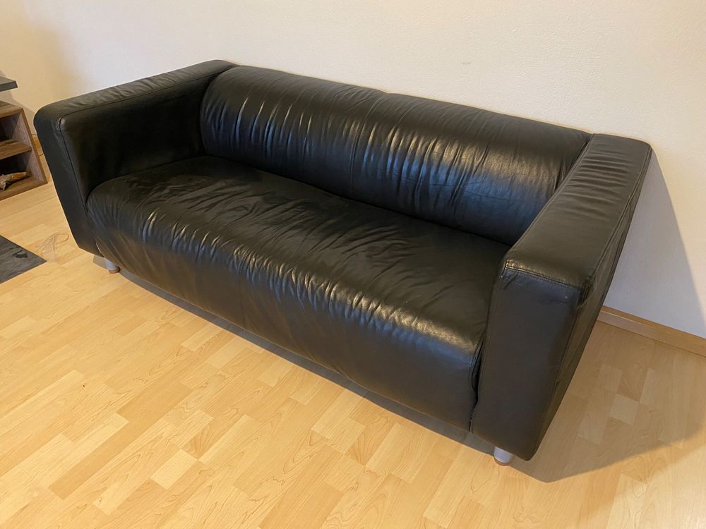 2er Sofa, schwarzes Leder/Kunstleder?, guter Zustand (Gebraucht) in Therwil für CHF 1 – nur ...