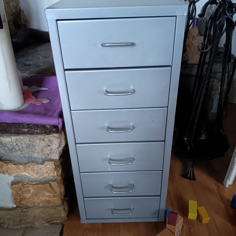 Meuble métallique à roulettes; 6 tiroirs (Gebraucht) in St-Imier für ...