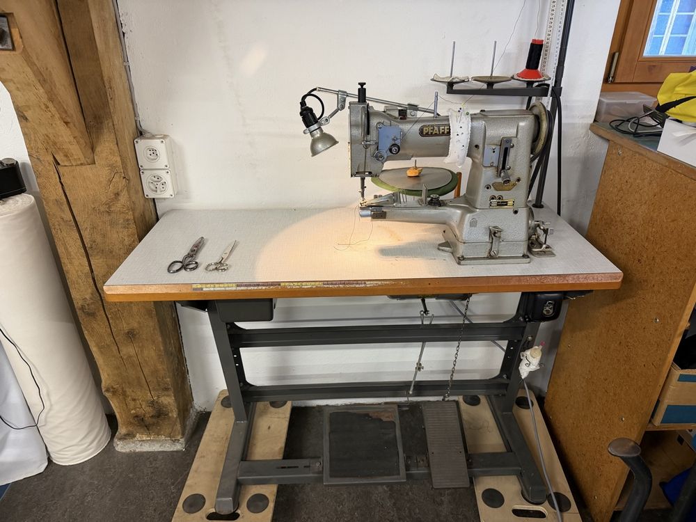 Leder Mit Nahmaschine Nahen