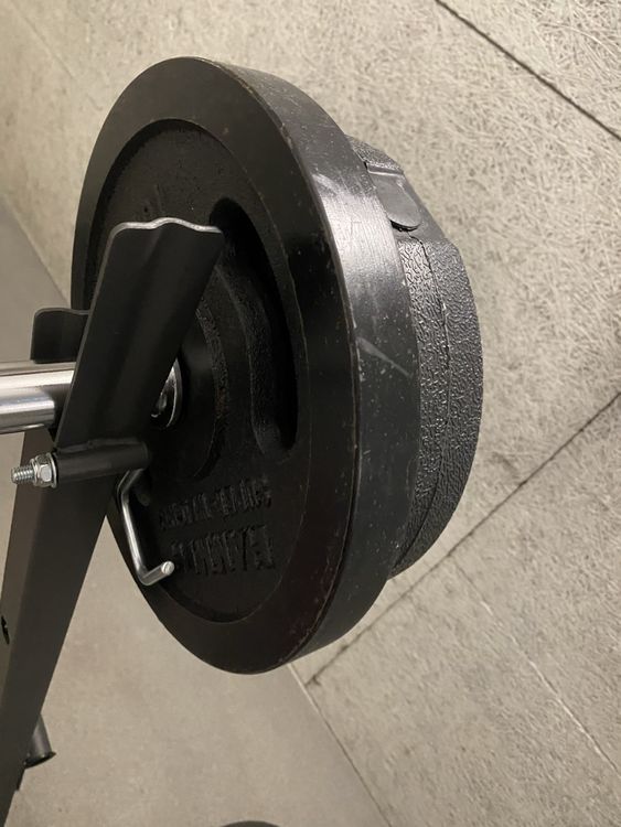 Hammer Strength Pro Hantelbank mit Gewichten | Kaufen auf Ricardo