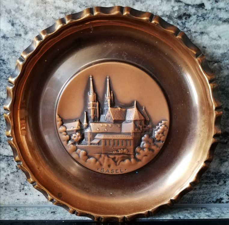 Wandteller Basler Münster (Gebraucht) in Zeiningen für CHF 1 – mit ...