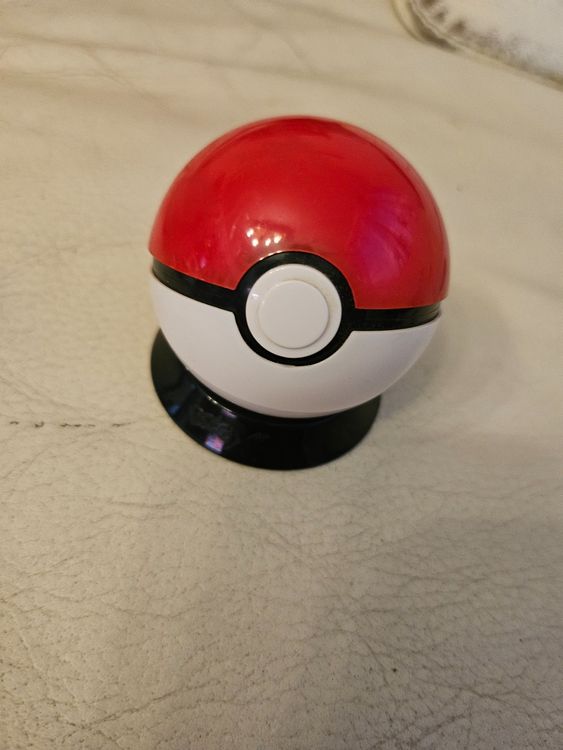 PokeBall 3ds Games Case (Pokemon X Bonus) (Gebraucht) in St-Blaise für ...