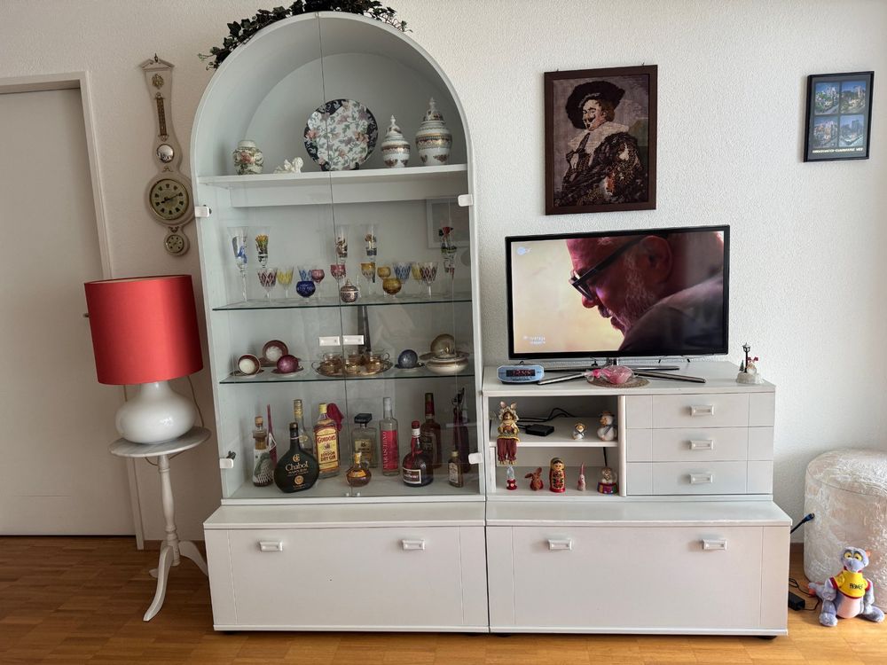 Wohnelement mit Glasvitrine (4-teilig), inkl. allen Sachen (Gebraucht ...