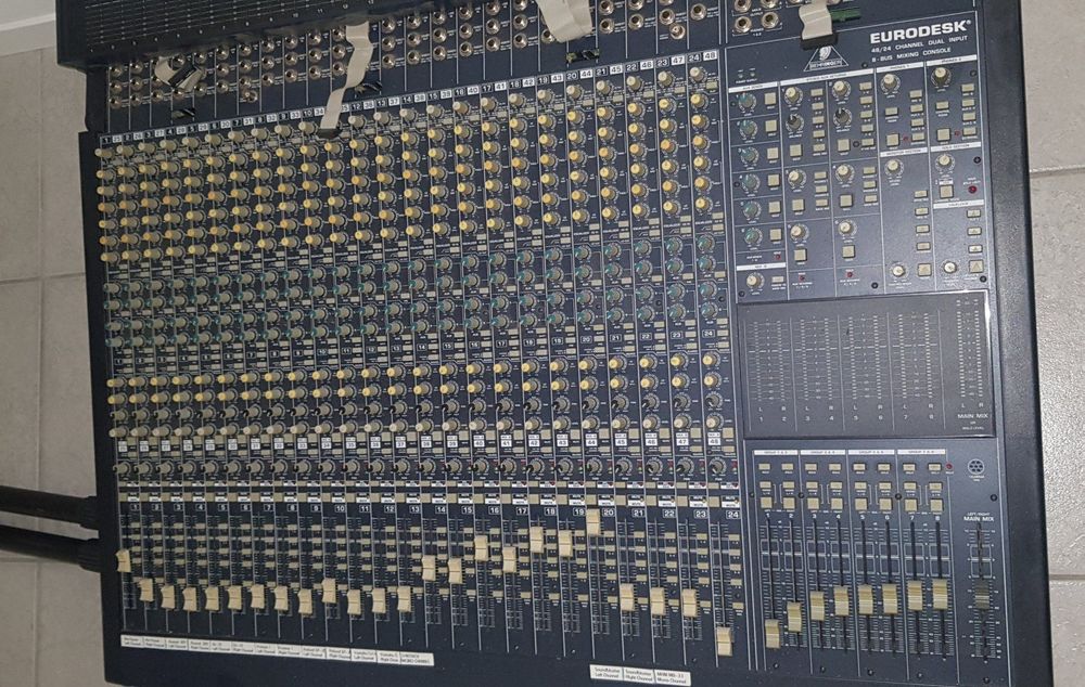 Behringer MX8000 mit Meterbridge(defekt) (Defekt) in für CHF 2 – nur ...