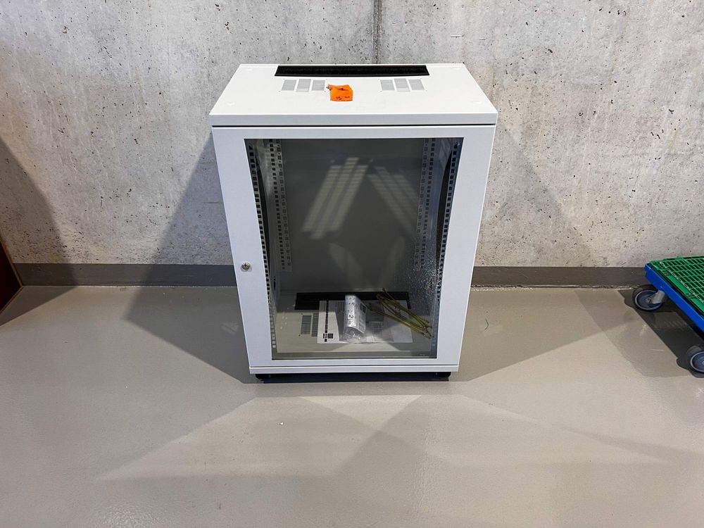 Serverrack - Gebraucht - 027 | Kaufen auf Ricardo