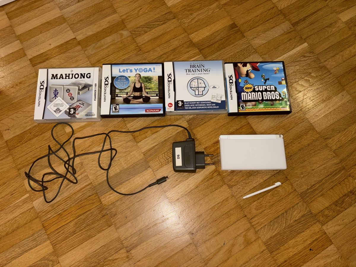 Nintendo DS Lite, weiss, plus 4 Spiele, Top Zustand! (Gebraucht) in ...