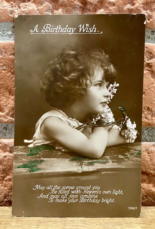 1926 - Antike Foto AK Kind - Mädchen mit Flieder England (Gebraucht) in Root für CHF 1 – mit ...