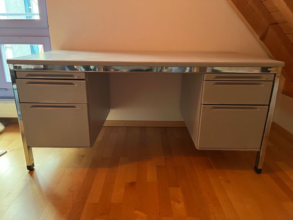 Pult (Gebraucht) in Buchberg für CHF 15 – nur Abholung auf Ricardo kaufen