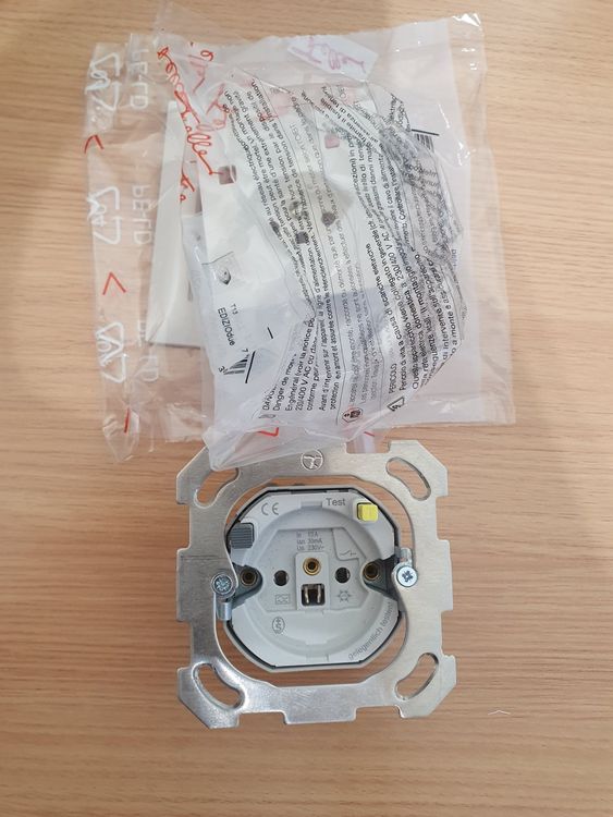 FI-Steckdose T13 / 30mA mit Abgang, ABB Sidus (Edizio) (Neu (gemäss Beschreibung)) in Zuchwil ...