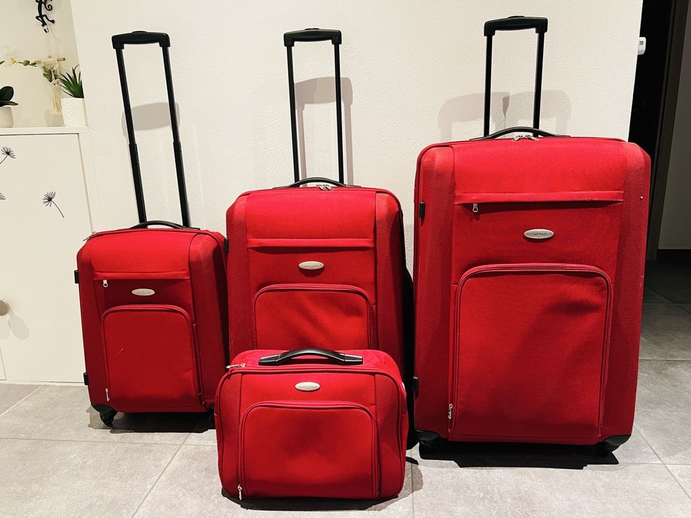 Ensemble de valises rouge, 4 pièces, idéal pour voyager! (D'occasion) à ...