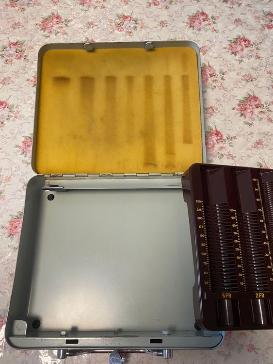 Alte Geldkassette aus Metall mit CHF Einlage & Schlüssel (Gebraucht) in Gasel für CHF 41 – mit ...