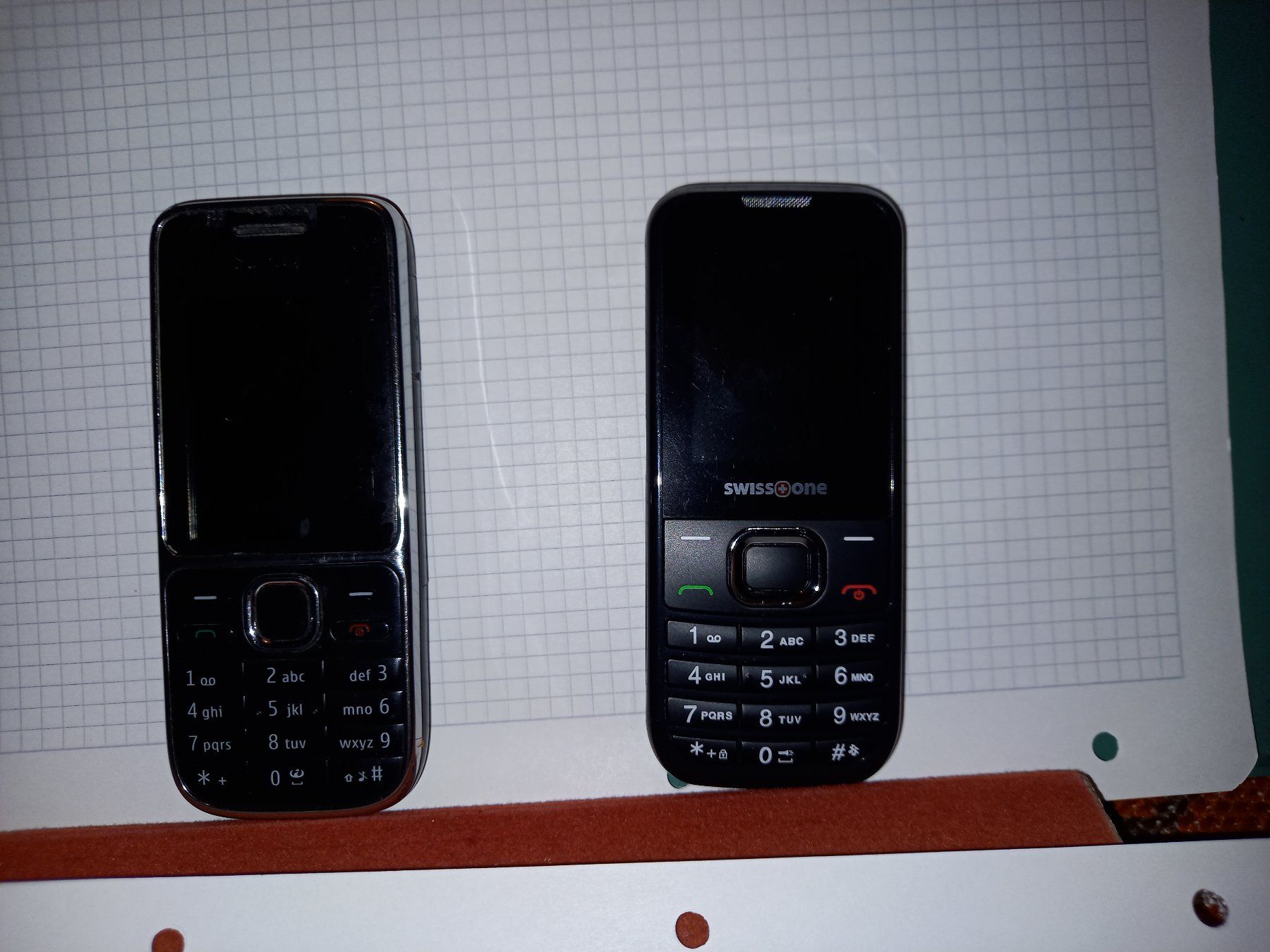 2 Handys. Nokisa C2-01 + Swiss Plus One S 230 (Gebraucht) in Umiken für ...