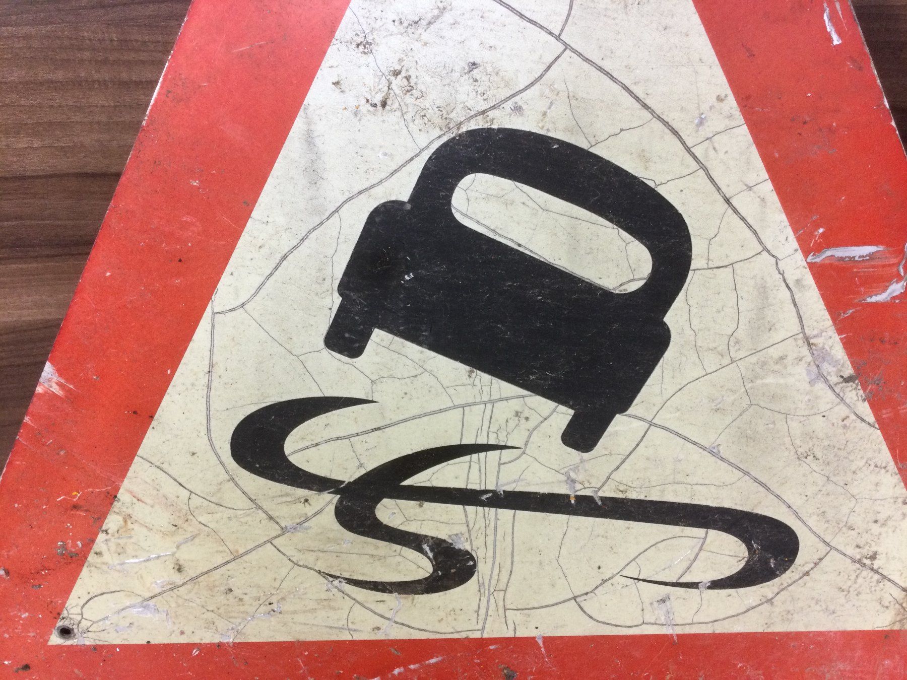 Altes Warnschild Vorsicht Schleudergefahr jetzt Aktuell (Gebraucht) in ...