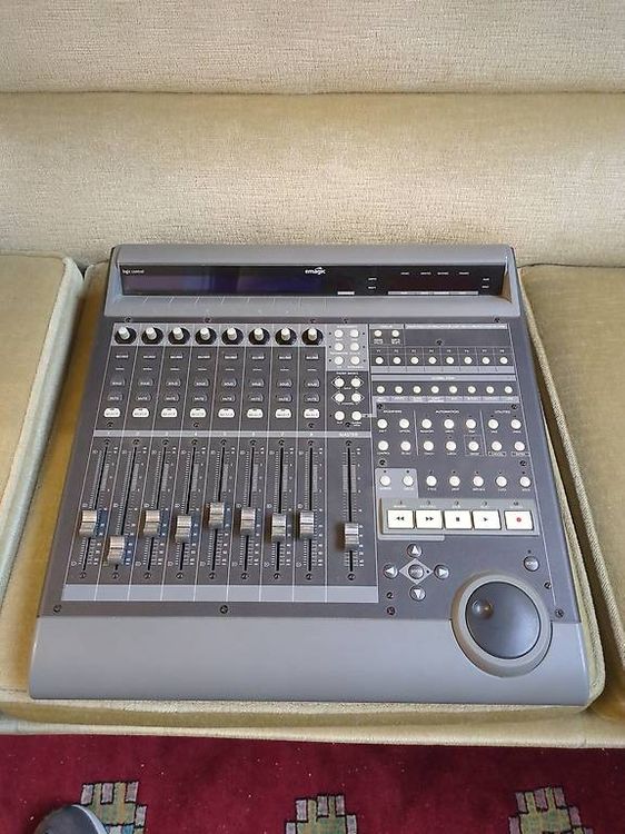 MACKIE LOGIC CONTROL UNIVERSAL Midi DAW 8-Kanal Controller (Gebraucht ...