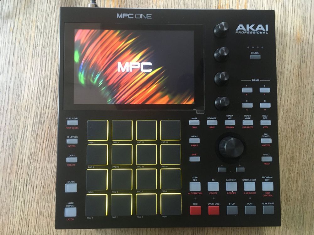 Akai MPC One - Standalone MIDI Sequencer und Sampler | Kaufen auf Ricardo