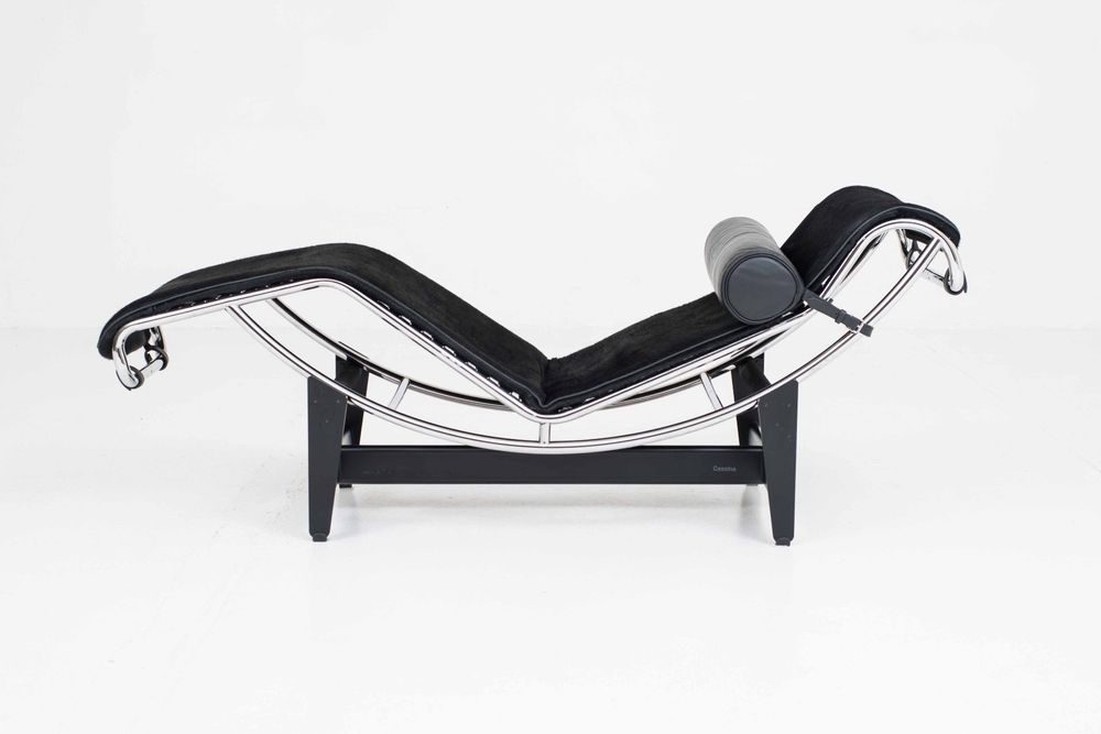 Cassina LC4 Chaise Longue von Le Corbusier - Fell Schwarz (Gebraucht ...