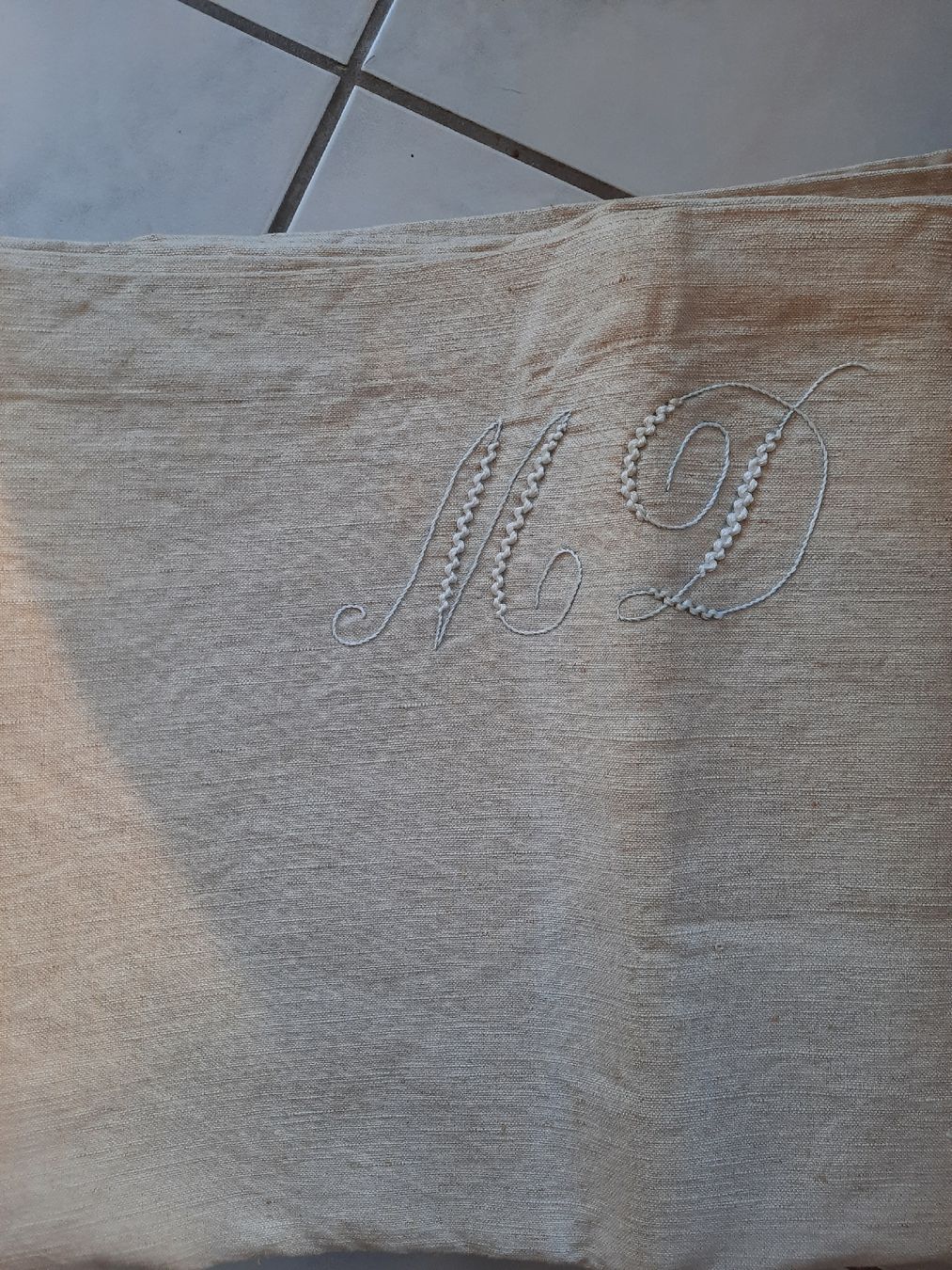 Ancien DRAP, en LIN, NEUF, Avec MONOGRAMME (D'occasion) à Le Locle pour ...