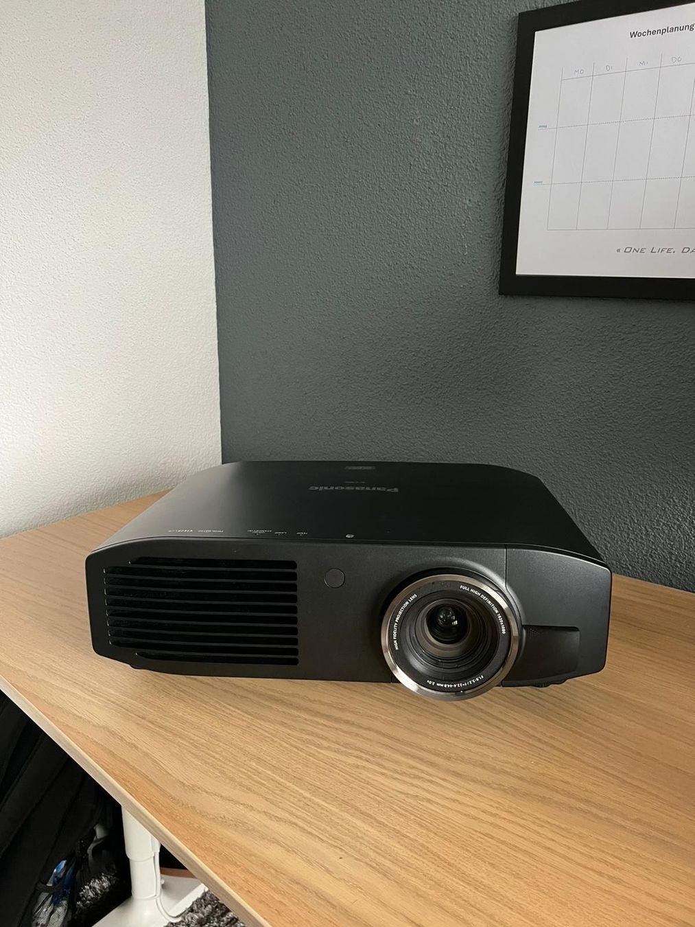 Panasonic Beamer PT-AT6000 – Top Zustand (inkl. Zubehör) (Gebraucht) in ...