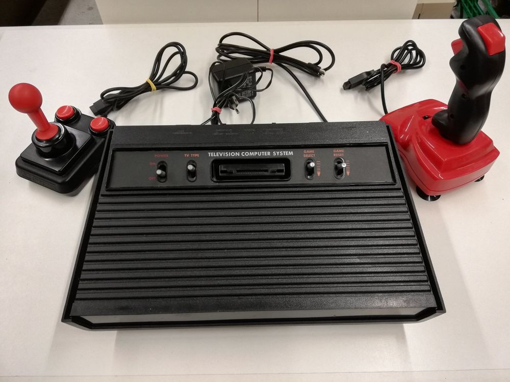 Clone - Konsole des Atari 2600 inkl. 2 Joysticks + 1 Game (Gebraucht ...