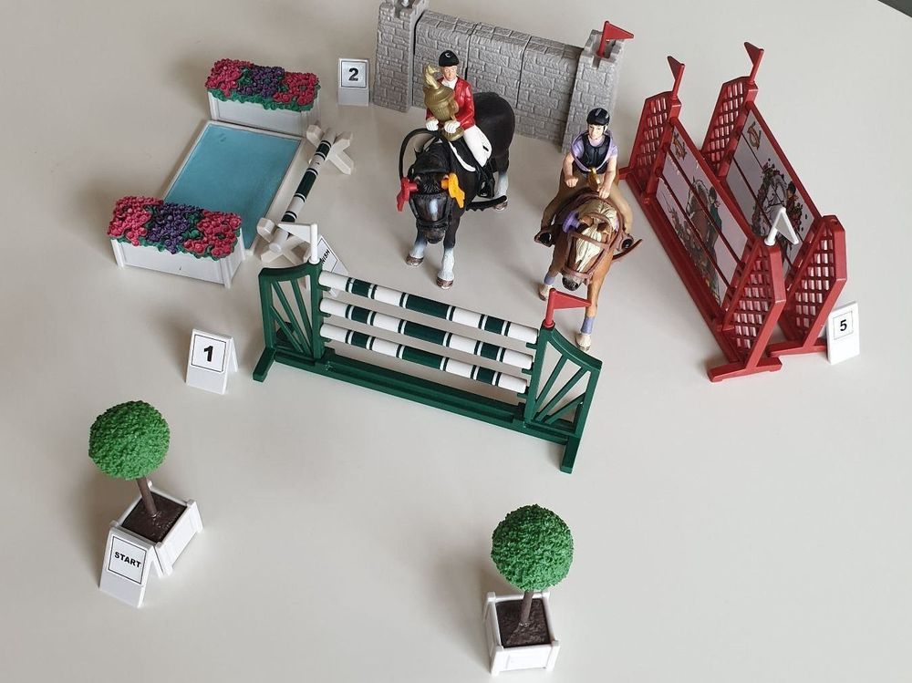 Schleich Spring Parcour inkl 2 Pferde (Gebraucht) in Dürnten für CHF 25 ...