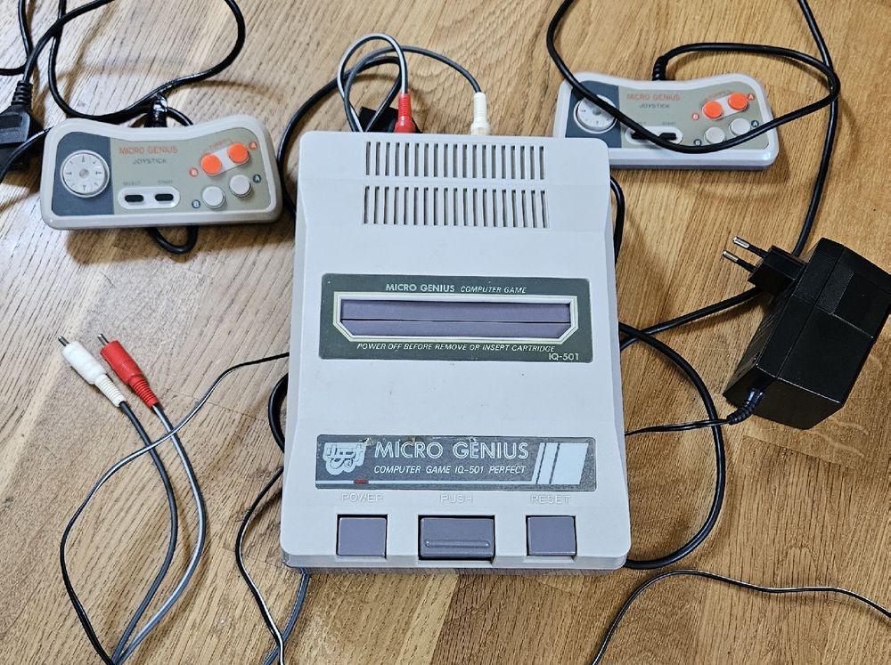 Micro Genius Retro Konsole (Gebraucht) in Knutwil für CHF 19 – mit ...