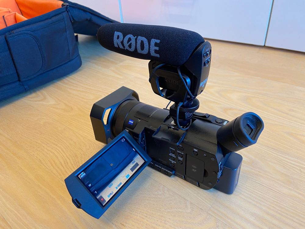 Sony FDR-AX100 Filmkamera mit viel Zubehör | Kaufen auf Ricardo